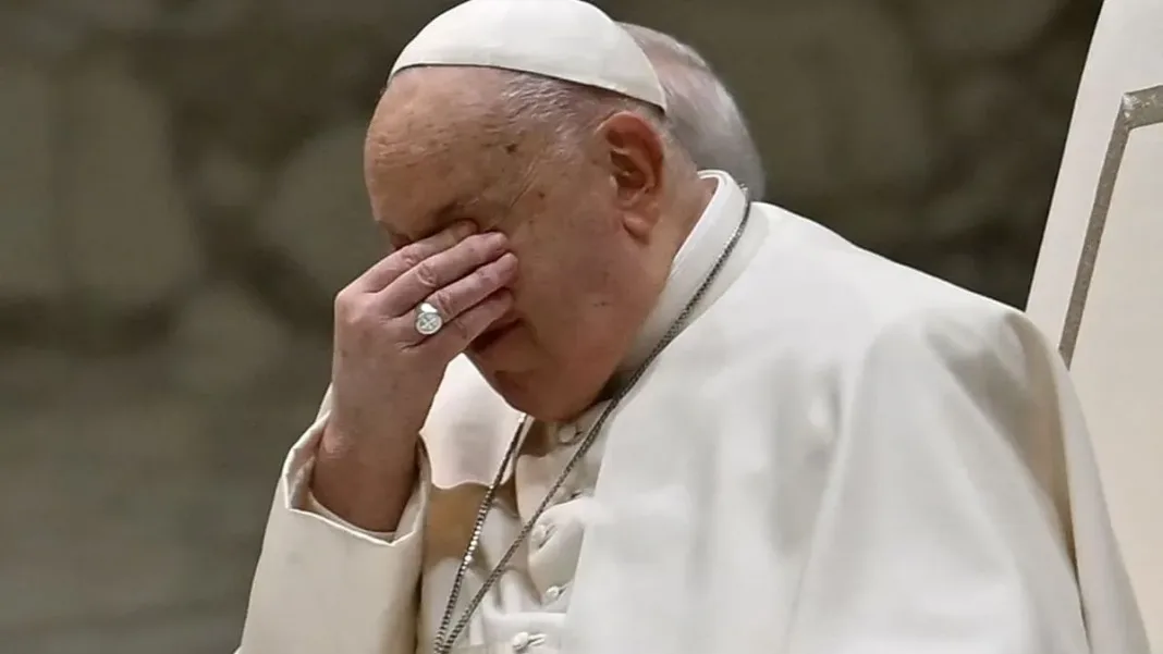 El estado de salud del Papa Francisco se complica tras crisis respiratoria y neumonía en ambos ...